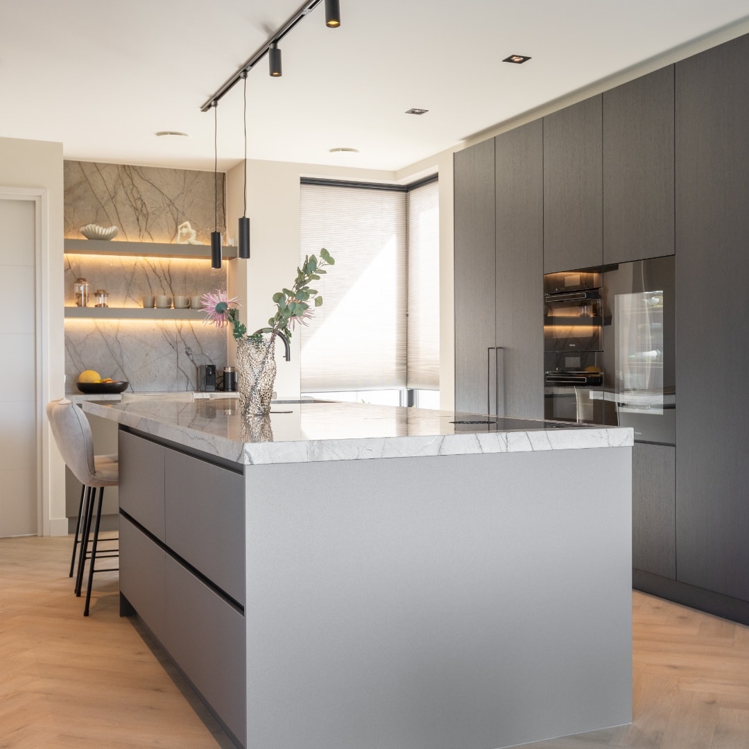 Keuken met Fenix en mat zwart - Van Ginkel Keukens